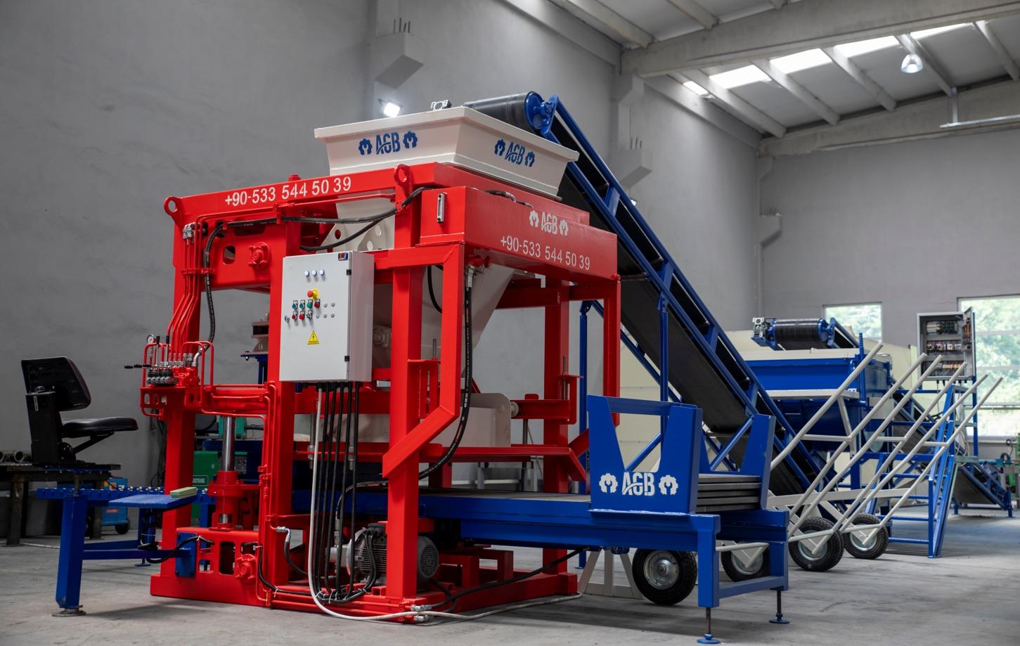Machi̇ne A Bri̇que Semi̇-Automati̇que | Machine a parpaing Turquie